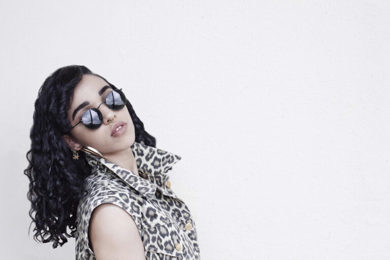 Finger Curls: A Step By Step Guide to From a Curl Expert [Video]