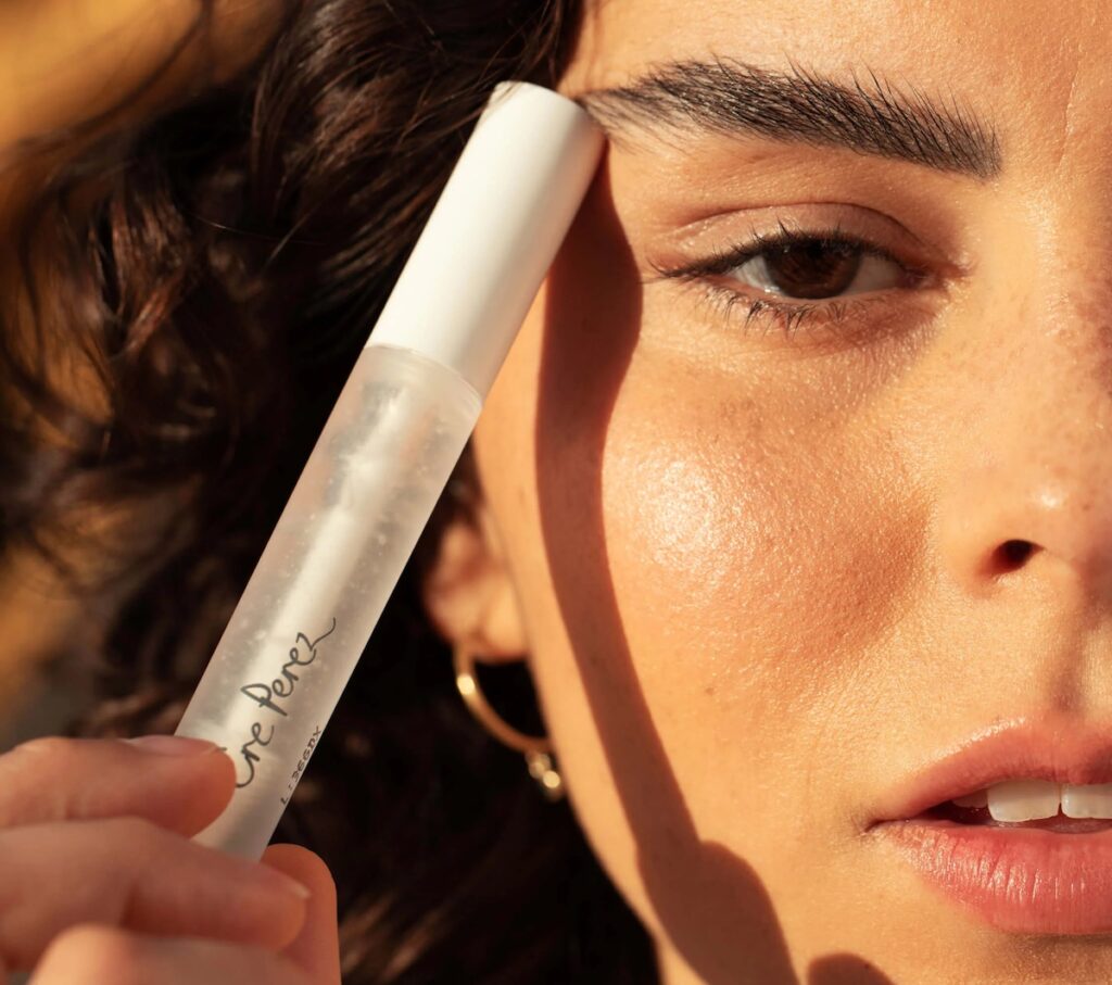 Clear Mascara: Your Secret Weapon for Your Eyes and Brows