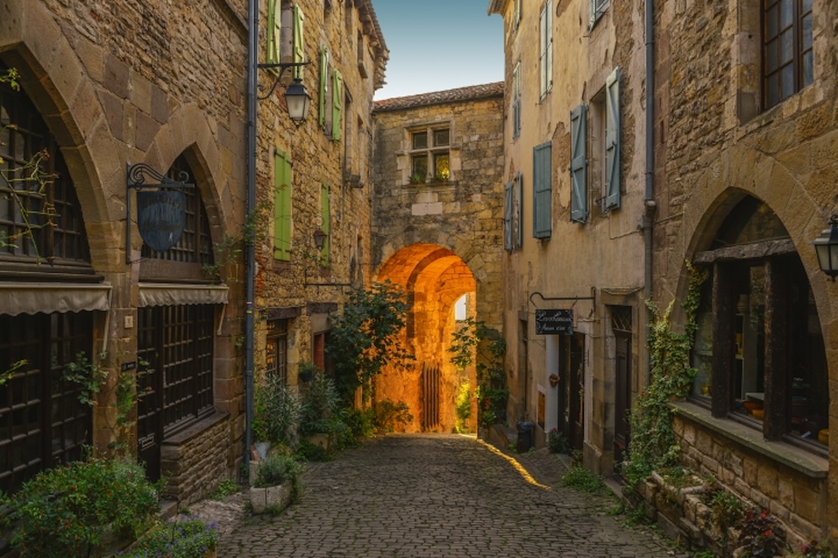 10 Charming French Countryside Towns to Visit - Naïra