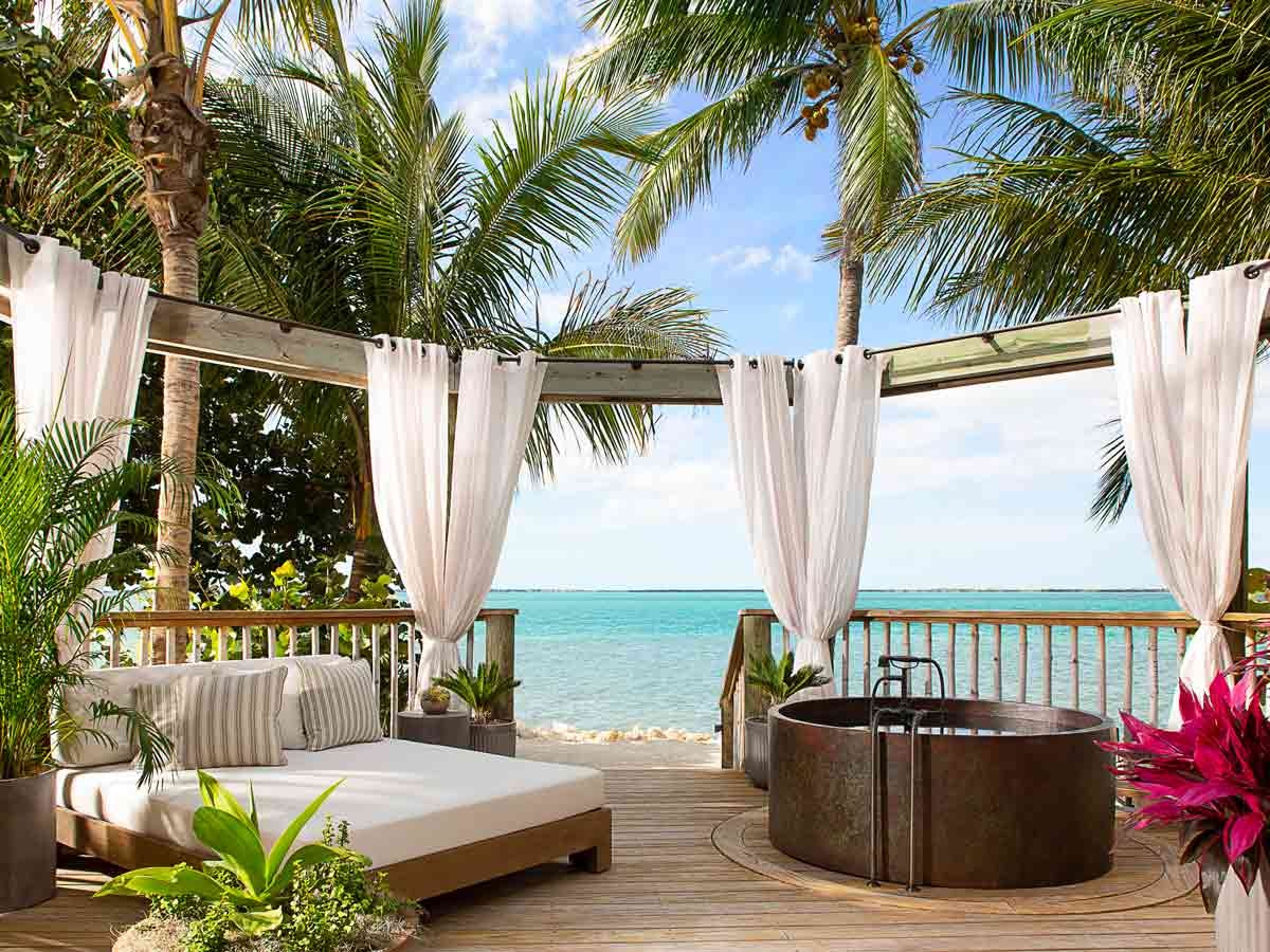 20 Best Hotel Outdoor Showers and Bathtubs in the World