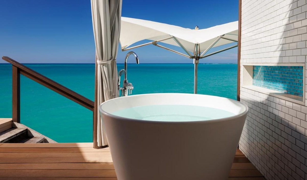 20 Best Hotel Outdoor Showers and Bathtubs in the World